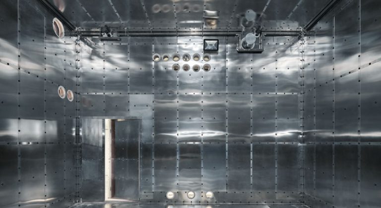 Reference electron beam devices- shielding made of mu-metal